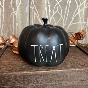 Rae Dunn | Office | Raedunn Farmhouse Tabletop Decor Halloween Treat ...
